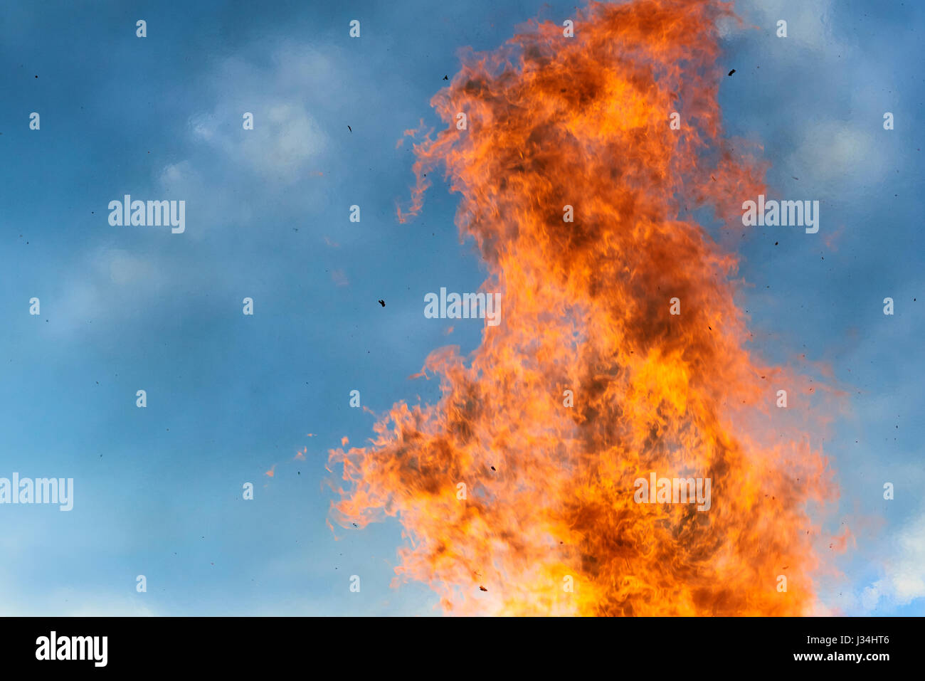 Flames reach into the sky Stock Photo - Alamy