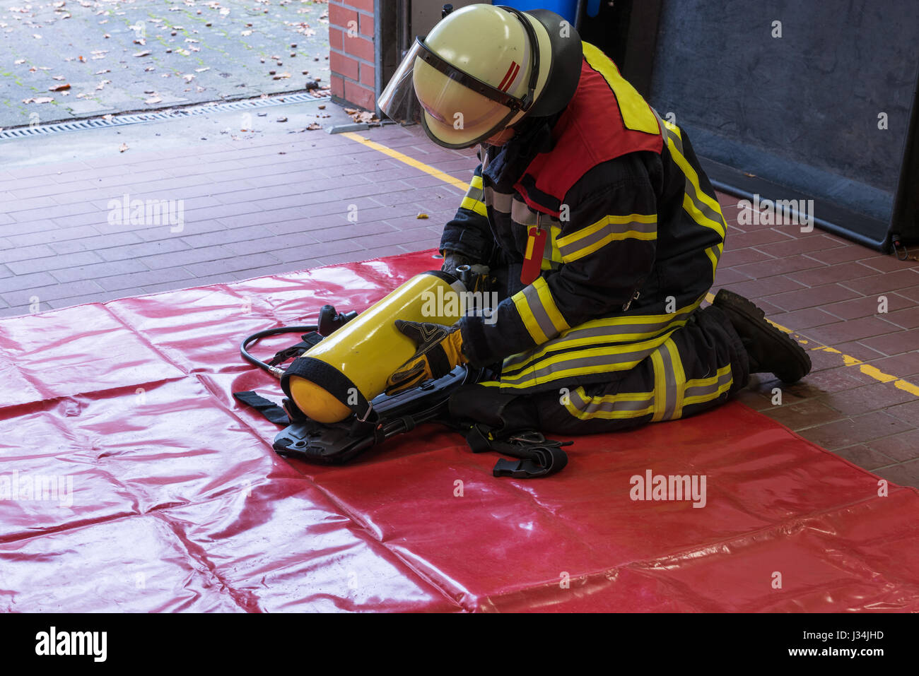 Firefighter oxygen tank hi-res stock photography and images - Alamy