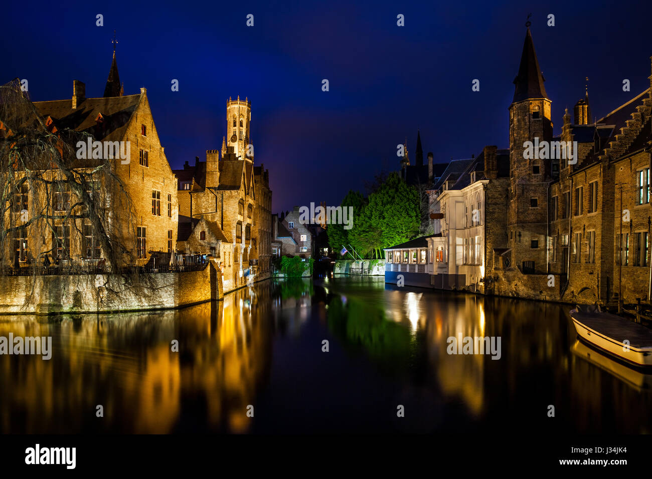 Canals in bruges hi-res stock photography and images - Alamy