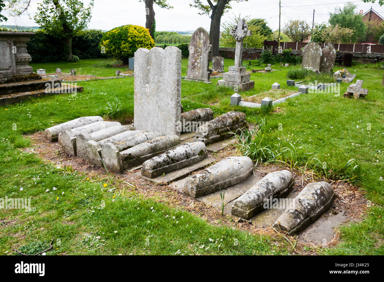 Charles dickens grave hi-res stock photography and images - Alamy