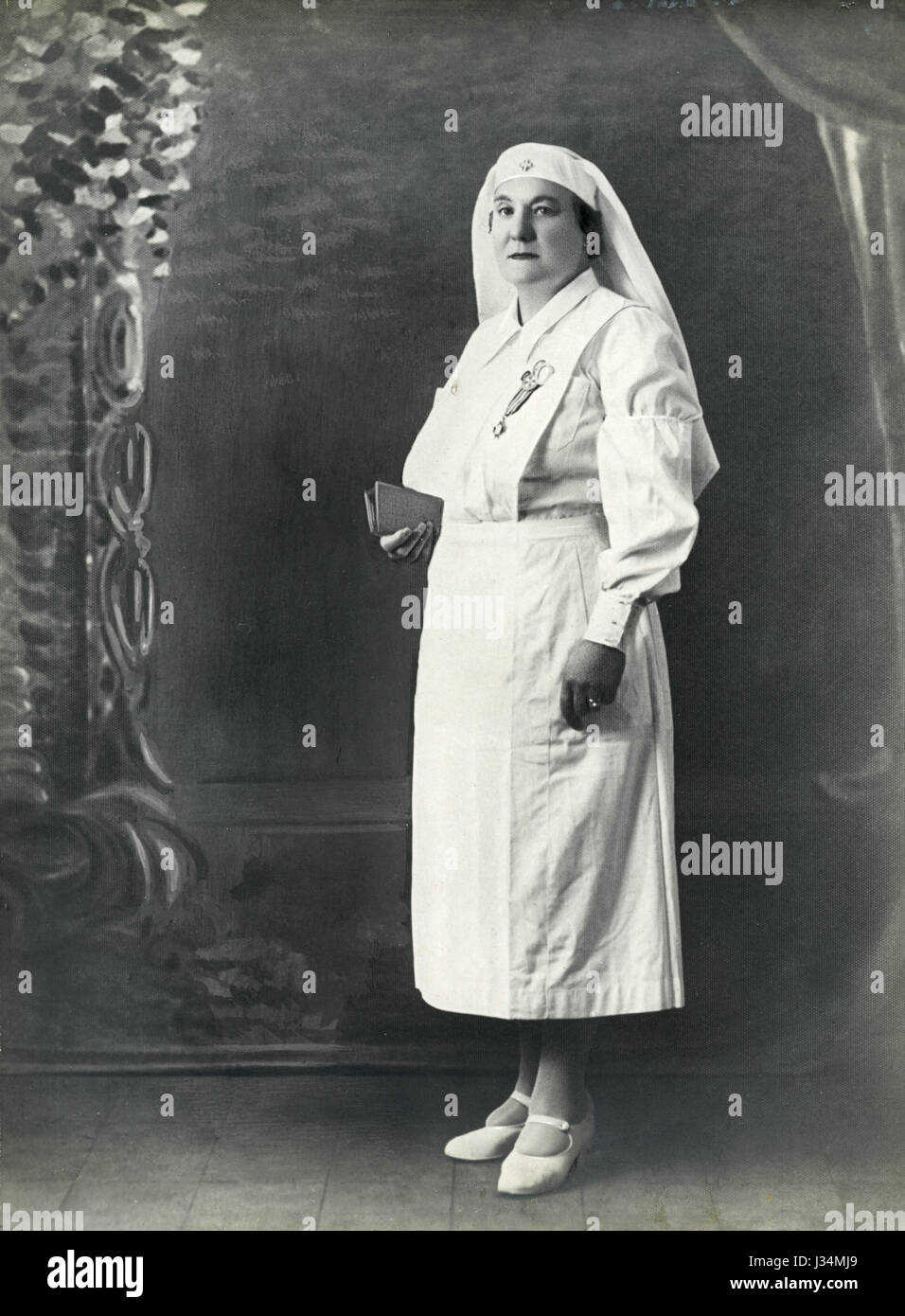 Portrait of a red cross nurse hi-res stock photography and images - Alamy