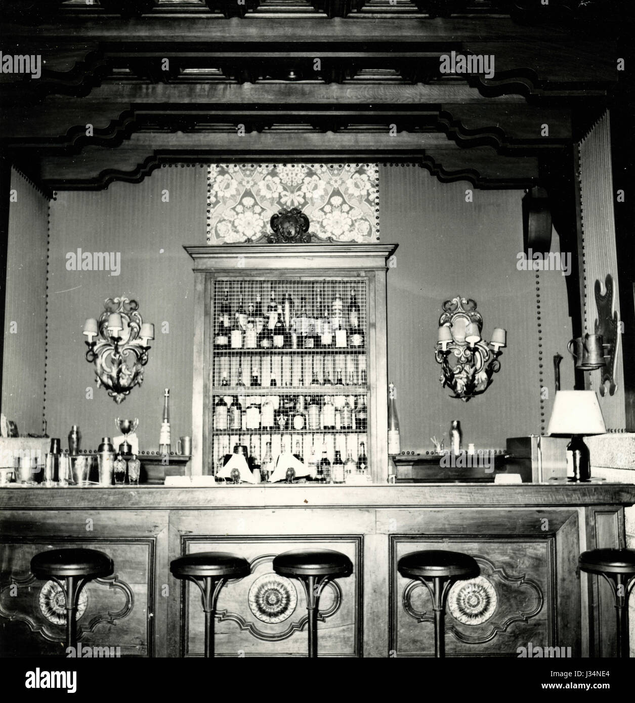 1960s bar hi-res stock photography and images - Alamy