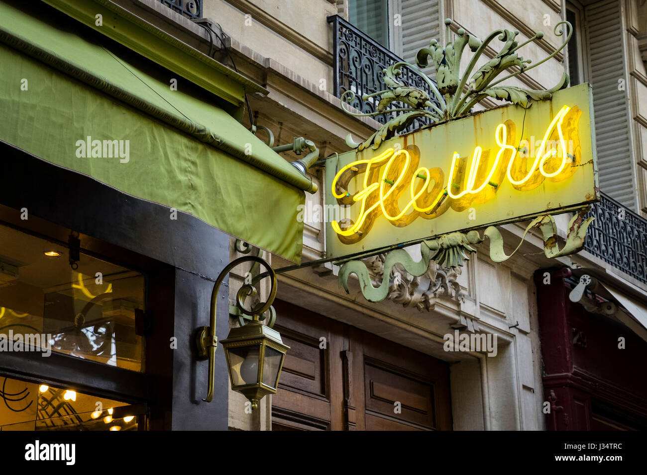 Vintage neon sign for flower shop in Paris, displaying Fleurs Stock ...