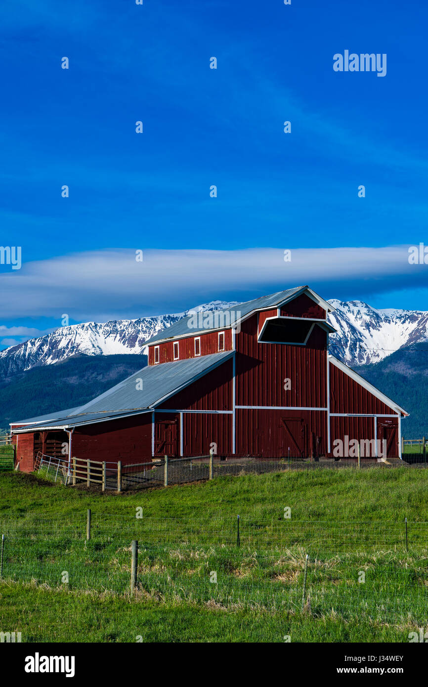 Red barn joseph oregon wallowa hi-res stock photography and images - Alamy