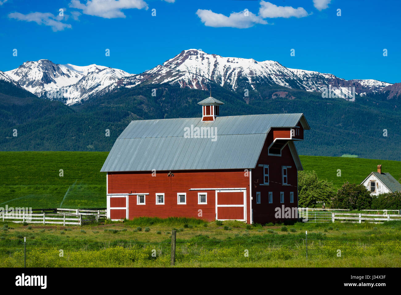 Red barn joseph oregon wallowa High Resolution Stock Photography and ...