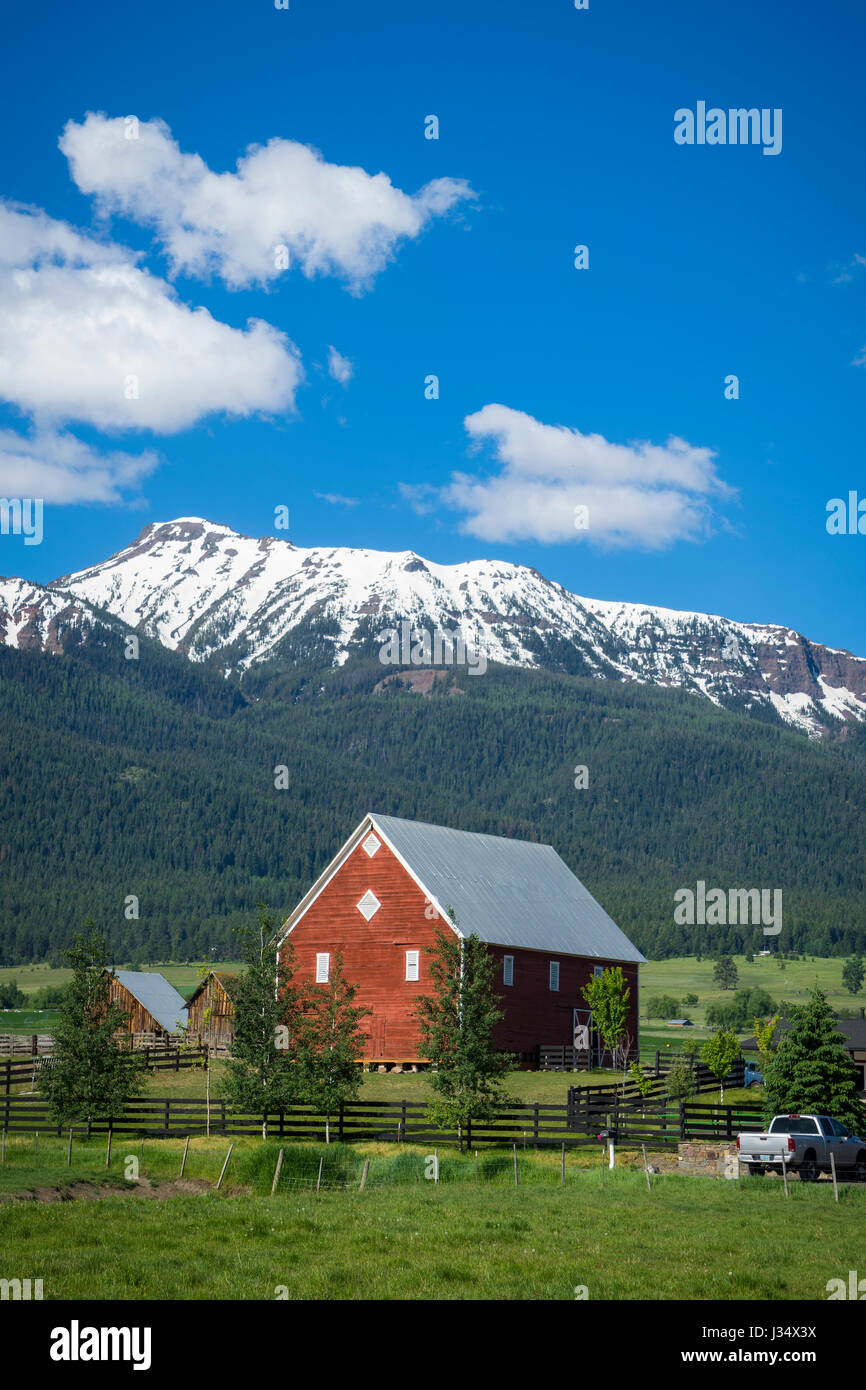 Red barn joseph oregon wallowa hi-res stock photography and images - Alamy