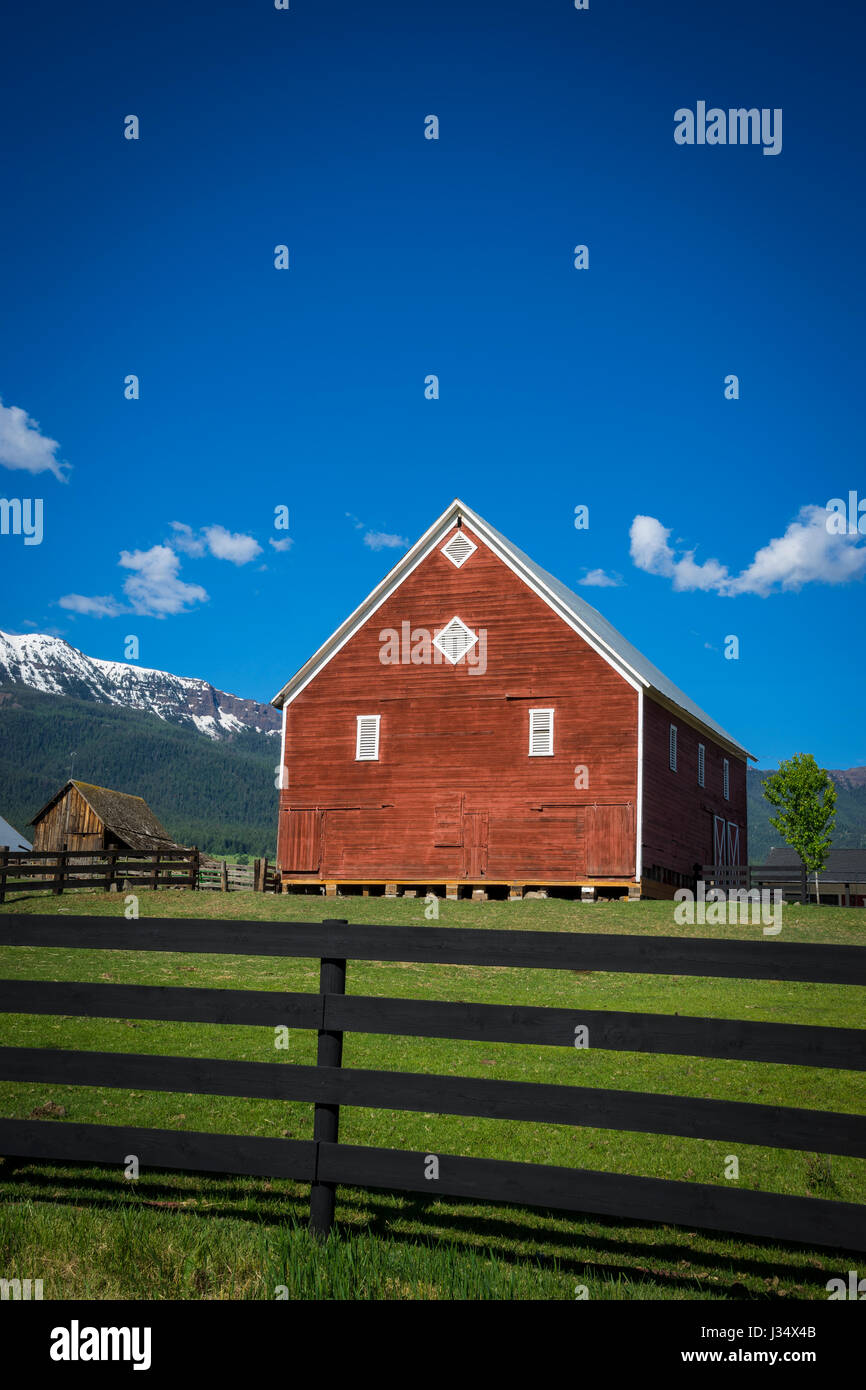 Red barn joseph oregon wallowa hi-res stock photography and images - Alamy