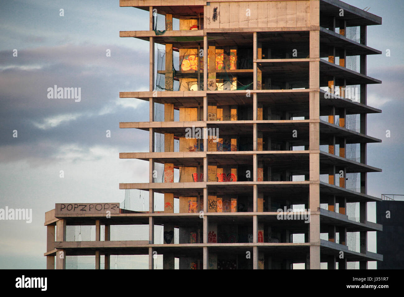 Skyscraper diagonal house hi-res stock photography and images - Alamy