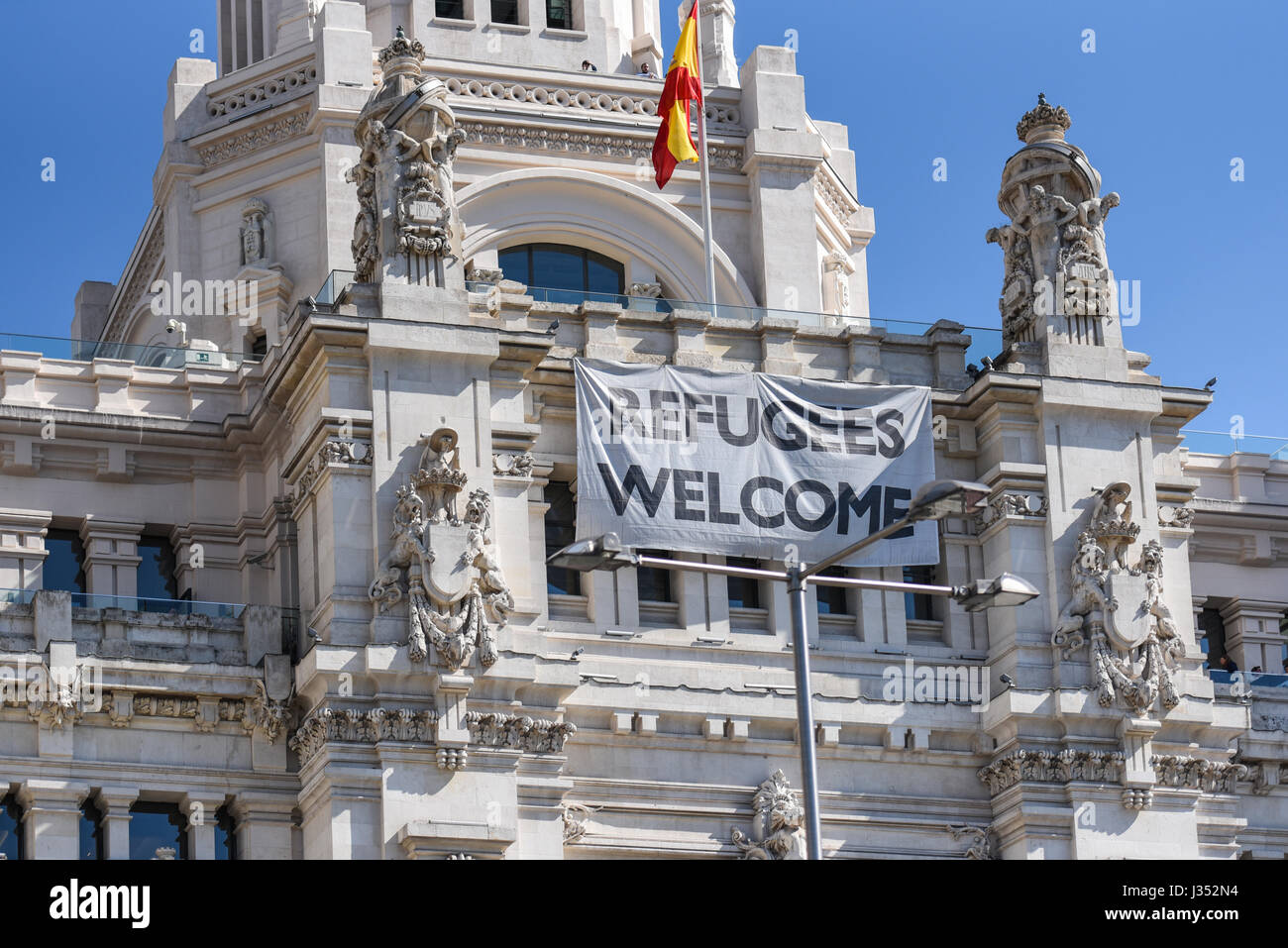 Refugees welcome Spain Madrid Stock Photo - Alamy
