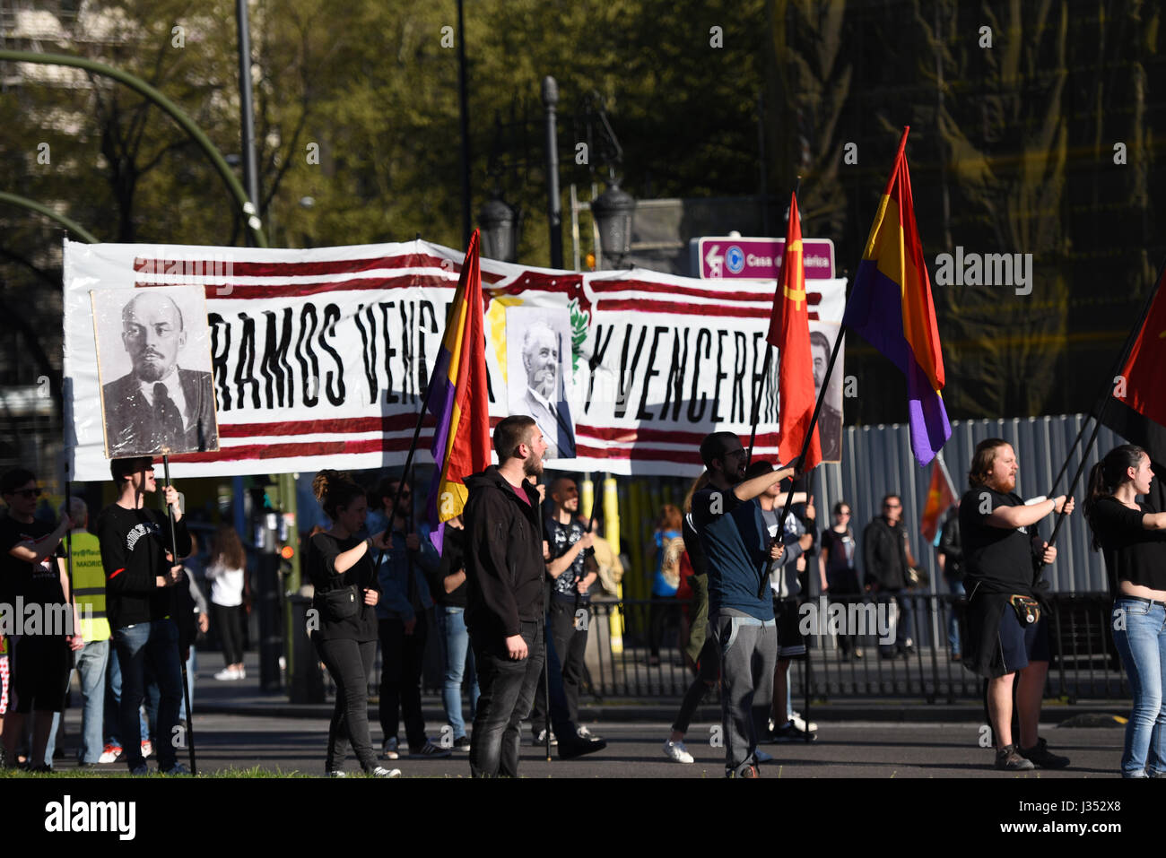8th Apr, 2017. People waving republican and communist flags during a ...