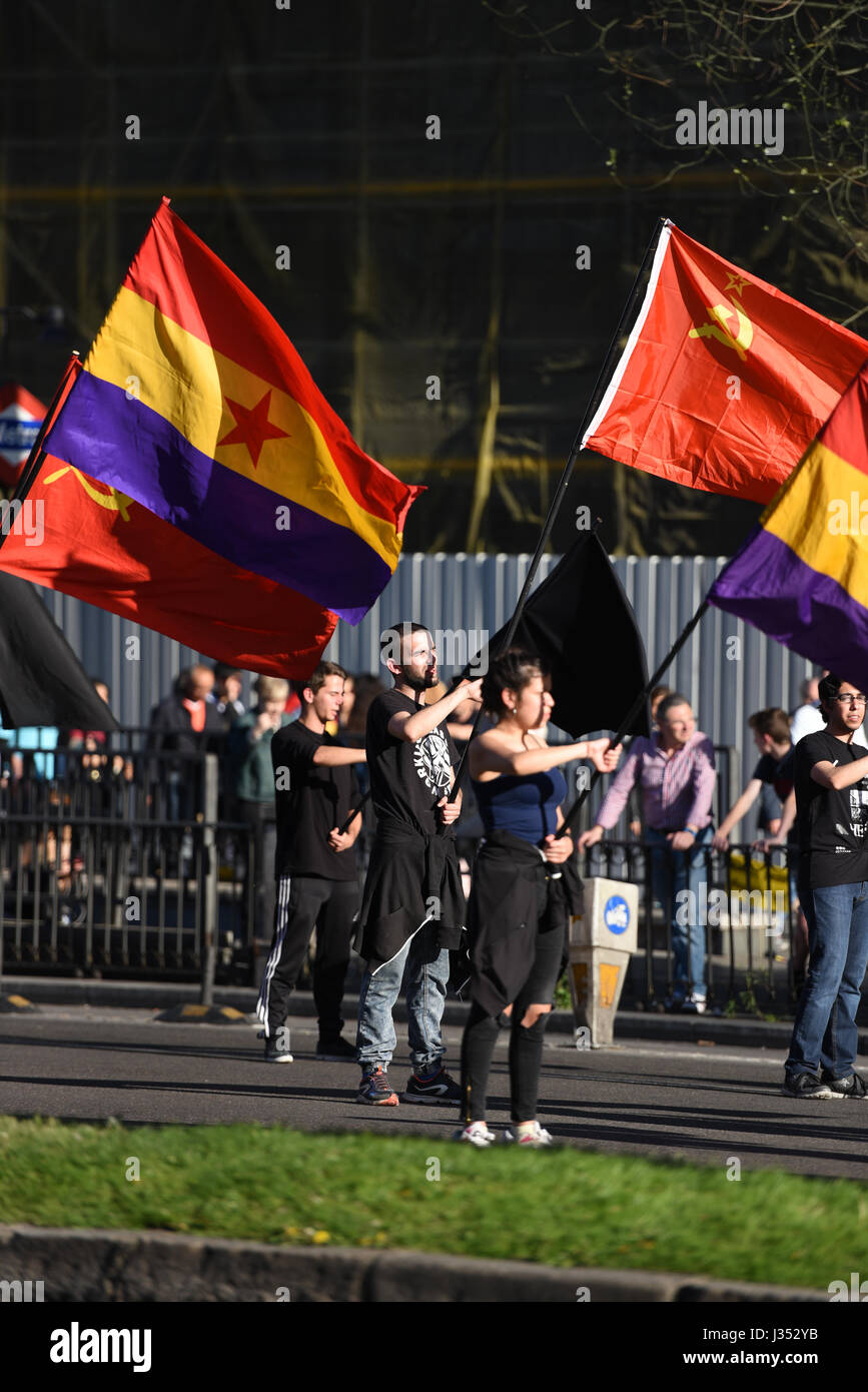 8th Apr, 2017. People waving republican and communist flags during a ...