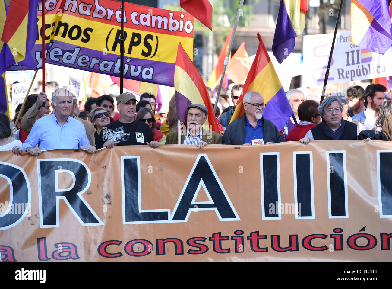 8th Apr, 2017. People waving republican and communist flags during a ...