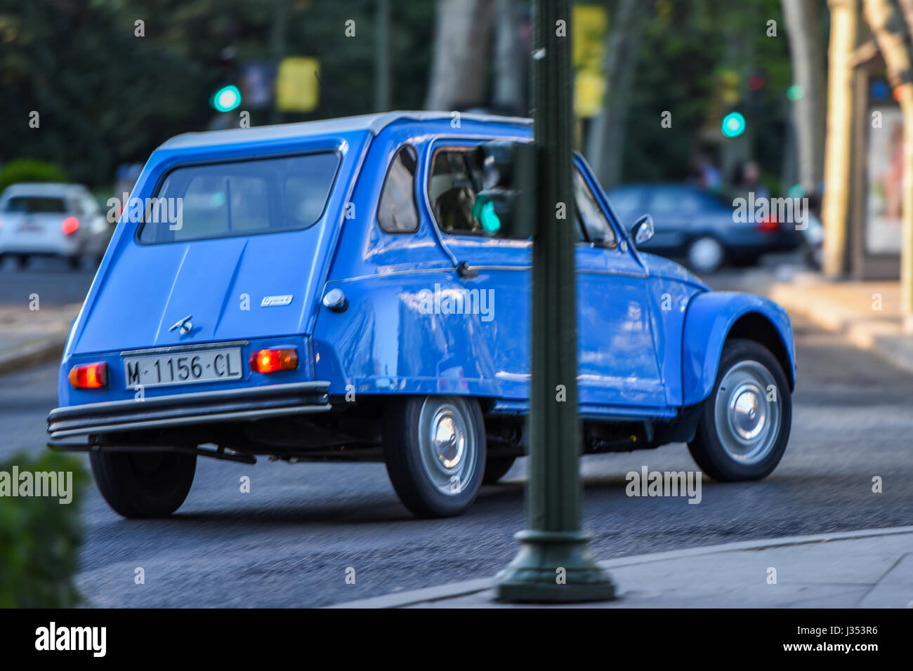 Retro citroen in Madrid Stock Photo - Alamy