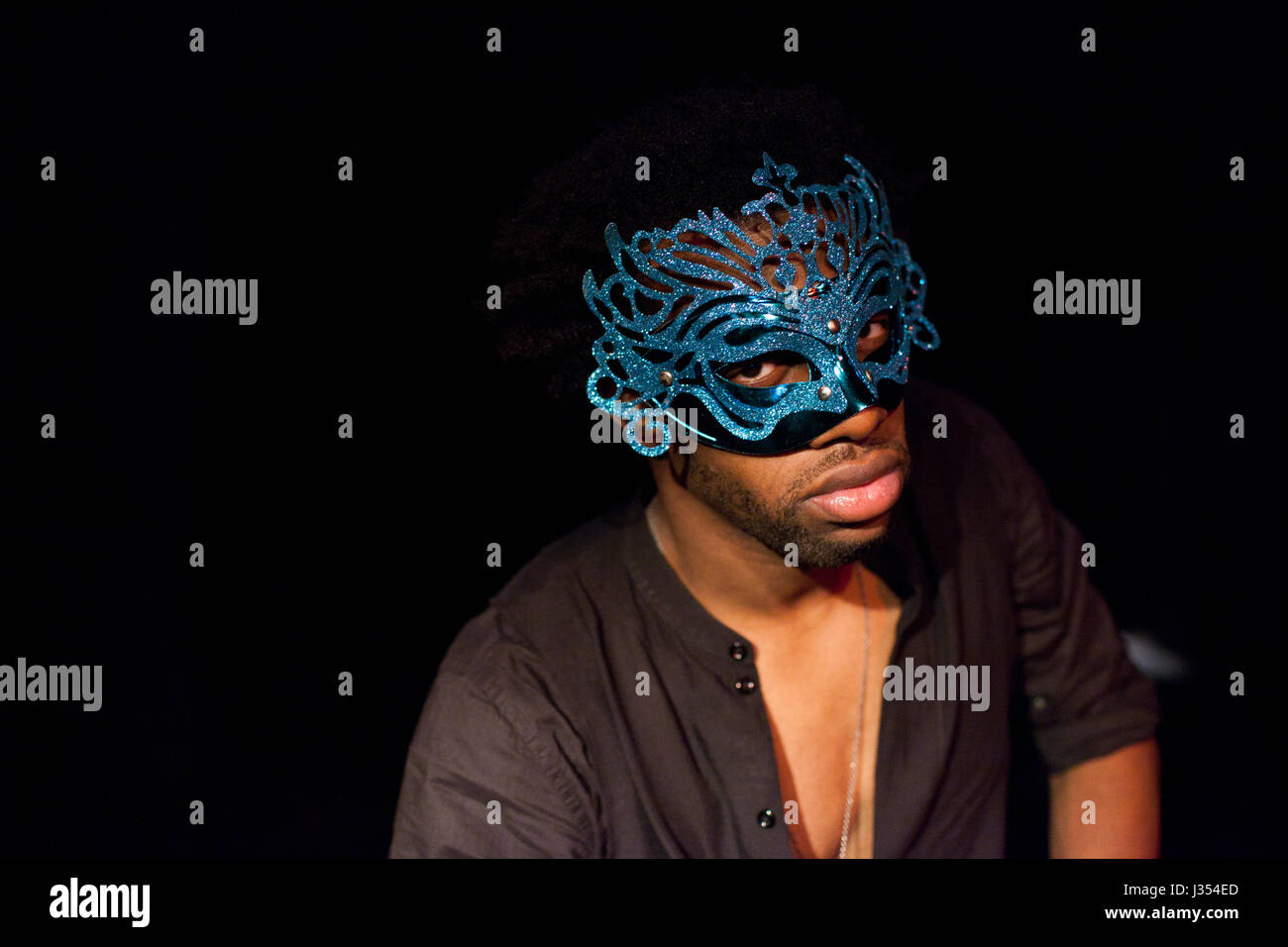 Stage actor mask hi-res stock photography and images - Alamy