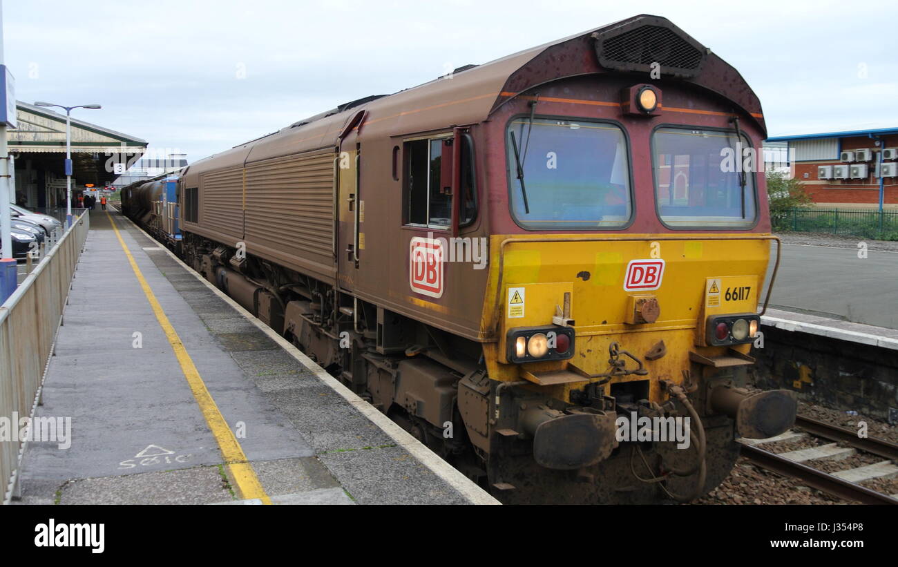 DB Schenker 66117 Class 66 diesel locomotive at Newton Abbot railway ...