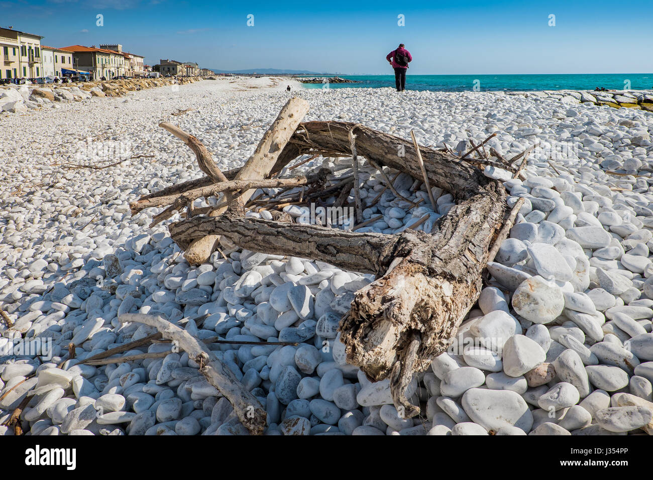 MARINA DI PISA, ITALY - Avril 24, 2017: View of the sea and the beach ...