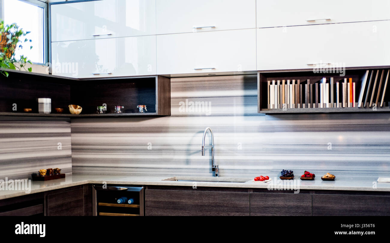 Quartz kitchen countertop Stock Photo - Alamy