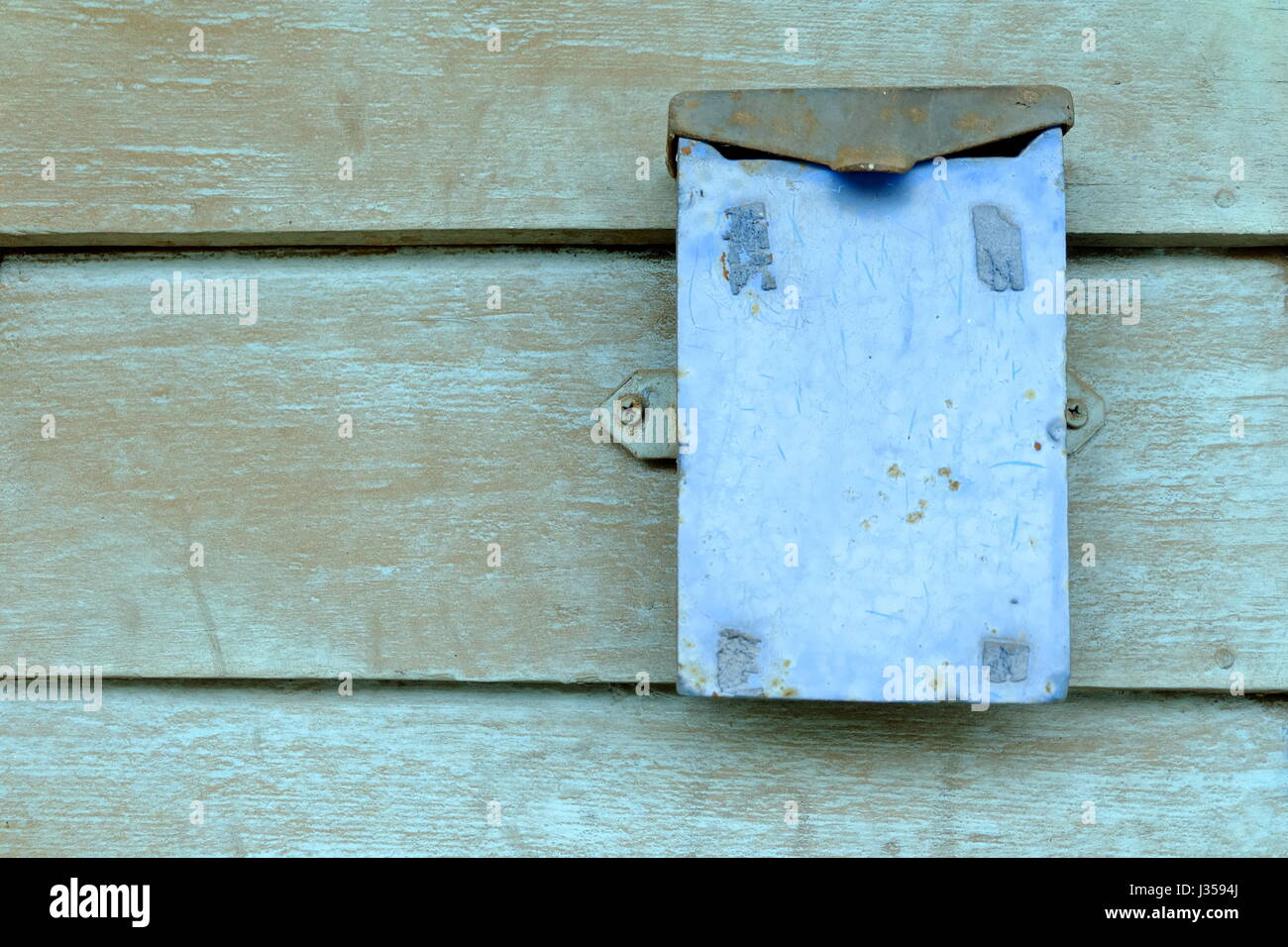 Old metal box hi-res stock photography and images - Alamy