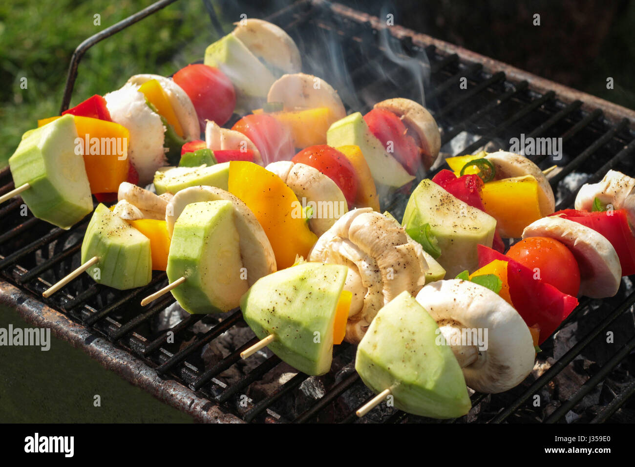 Vegetable charcoal hi-res stock photography and images - Alamy
