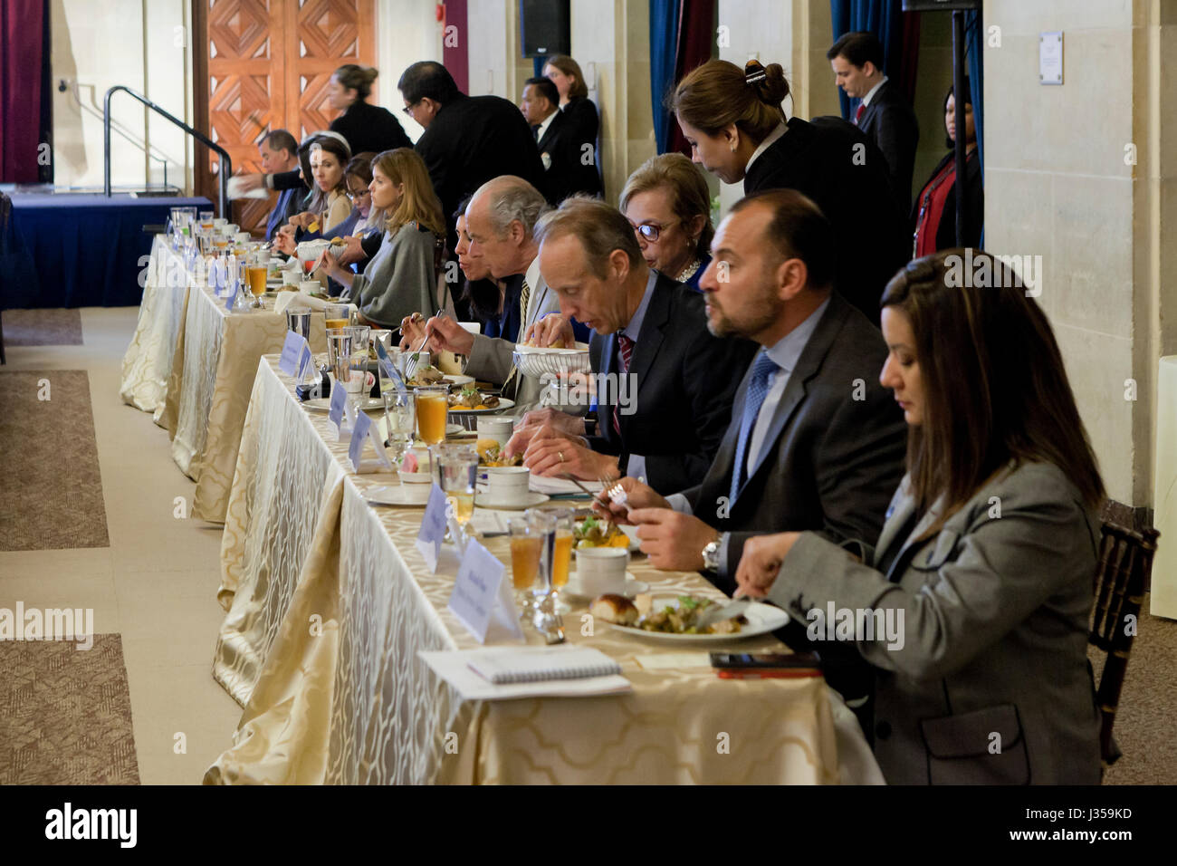 People during a working lunch - USA Stock Photo - Alamy