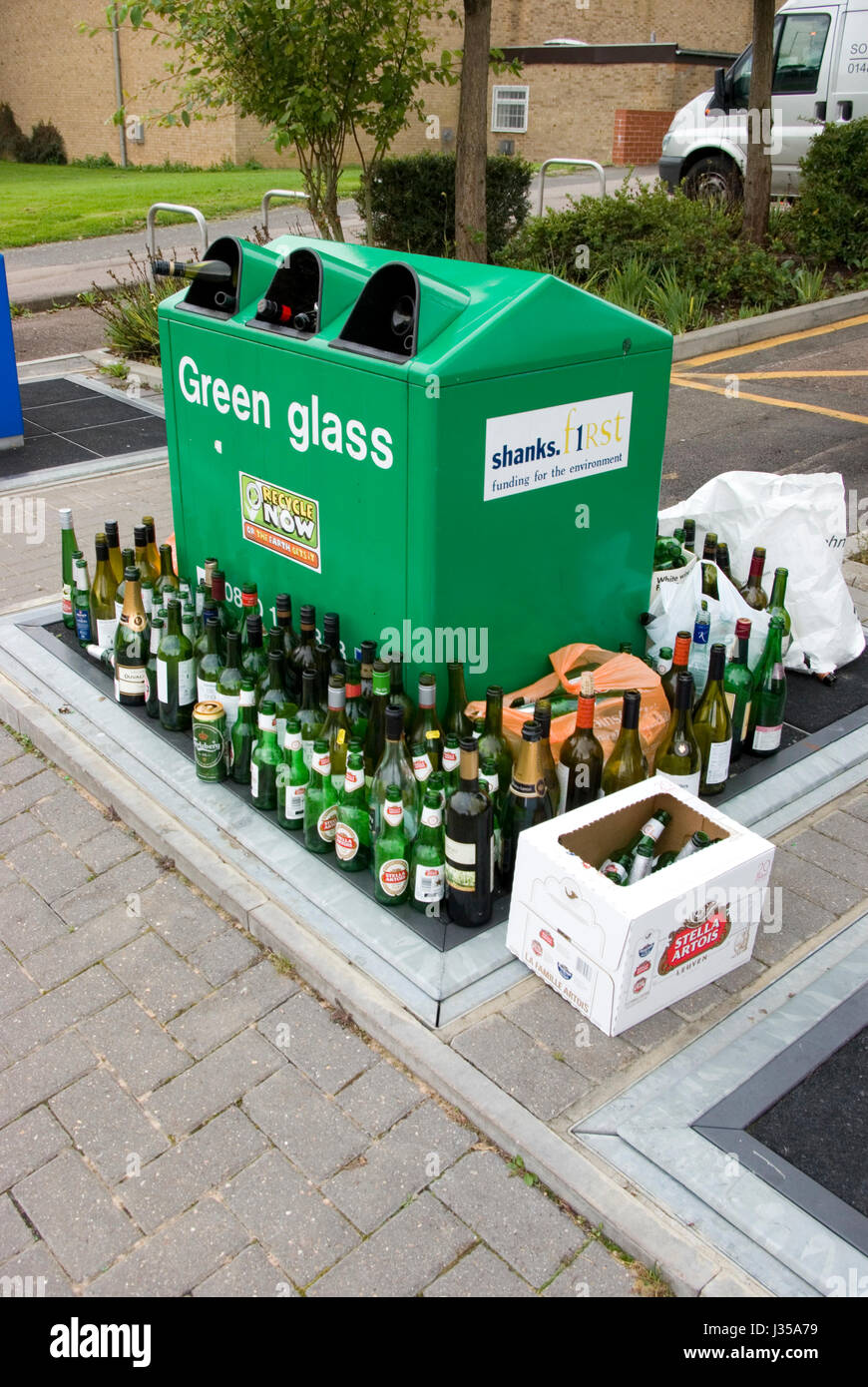 Full bottle bank uk hi-res stock photography and images - Alamy