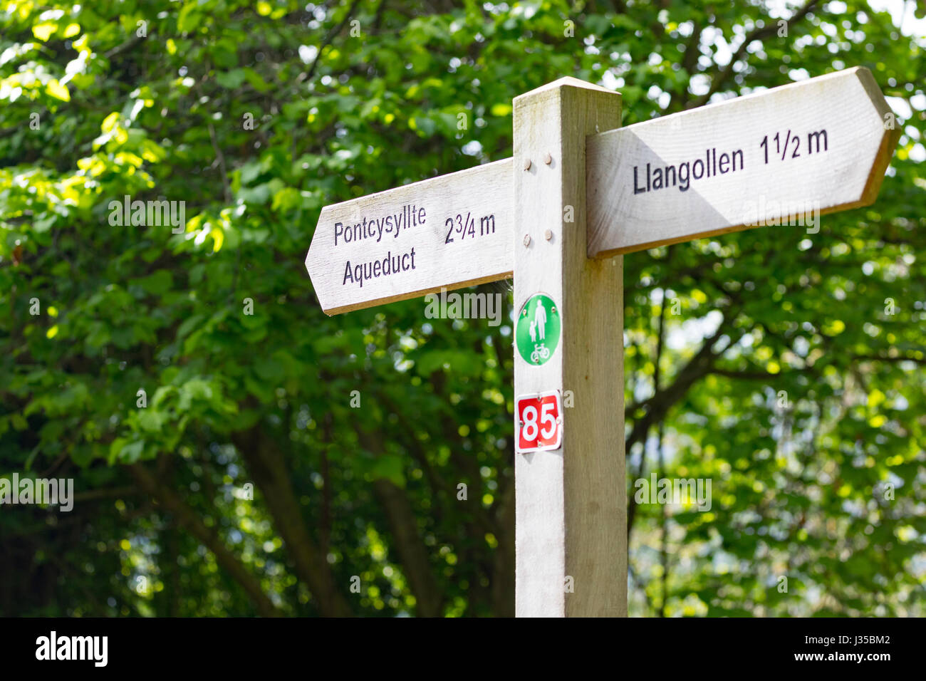 Wooden canal and canal toe path marker to Unesco World Herritage Site ...