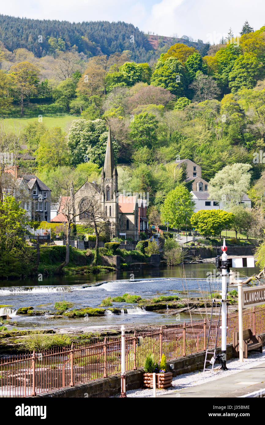 River Dee and Llangollen Methodist Church on the banks of the River ...