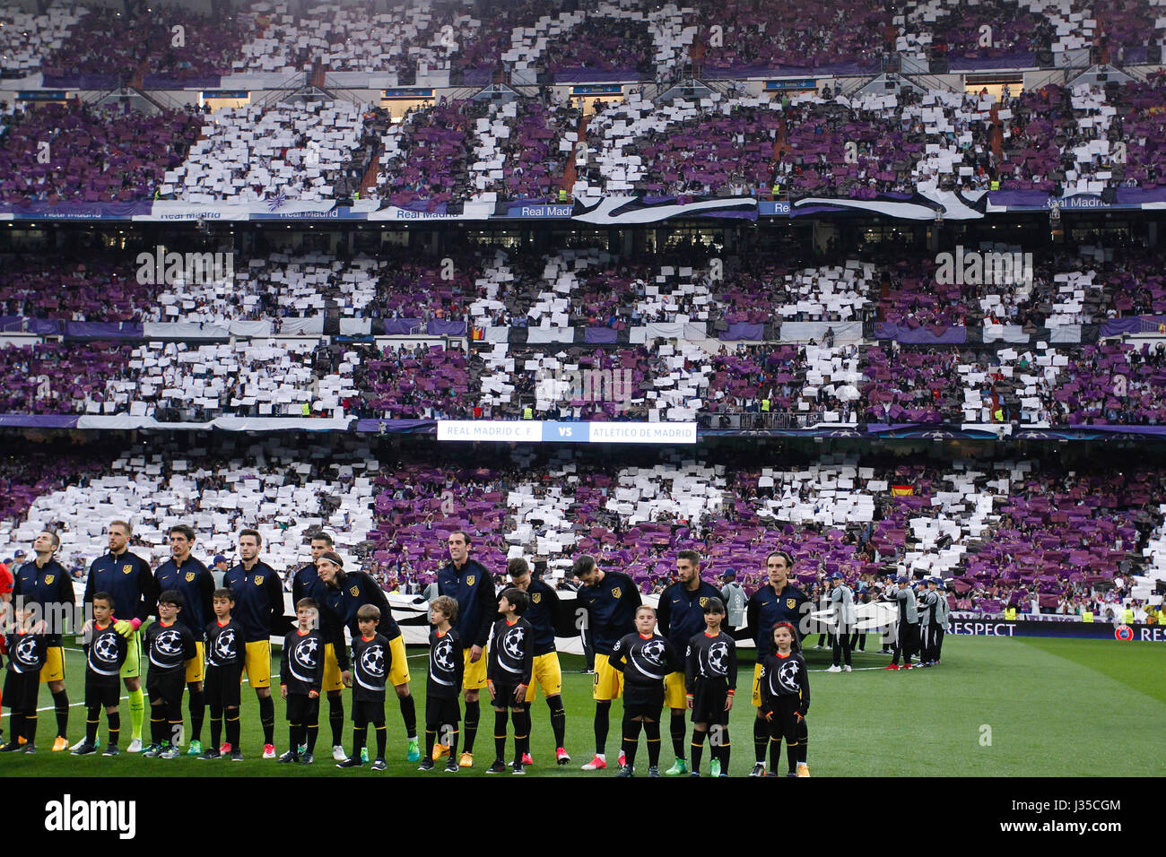 Real madrid team group line up hi-res stock photography and images - Alamy