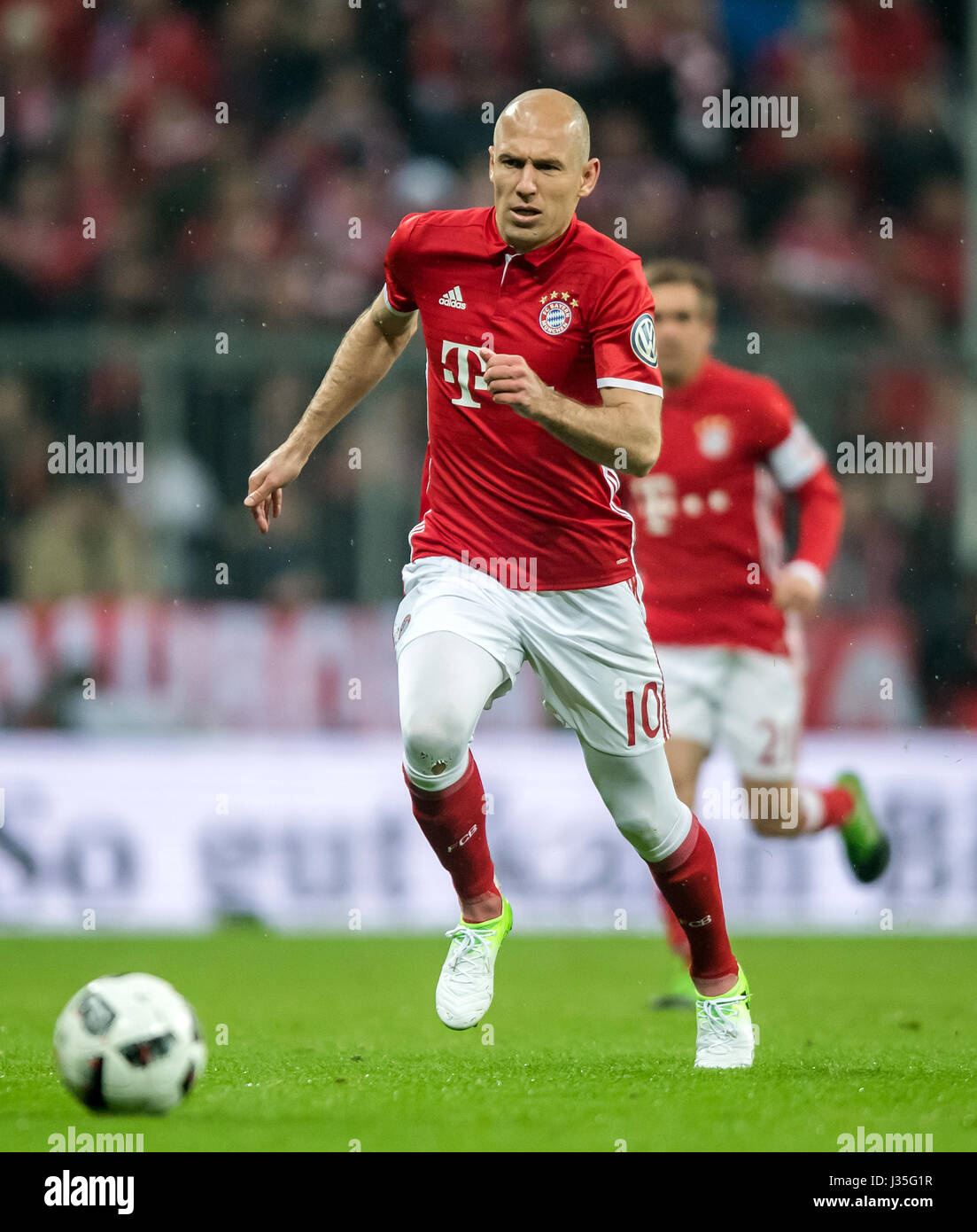 Munich, Germany. 26th Apr, 2017. Munich's Arjen Robben on the ball ...