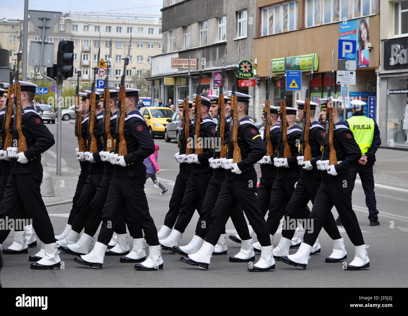 Group soldiers marching hi-res stock photography and images - Alamy