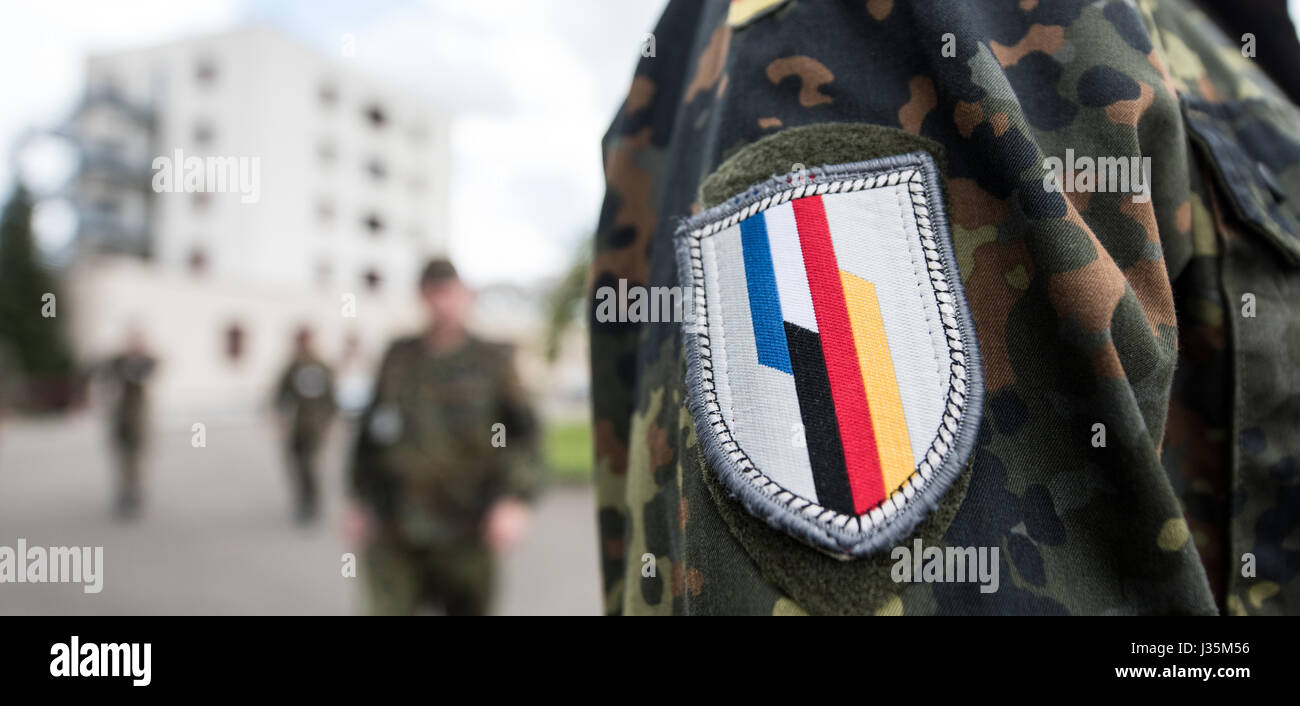 Soldier in front german bundeswehr hi-res stock photography and images ...