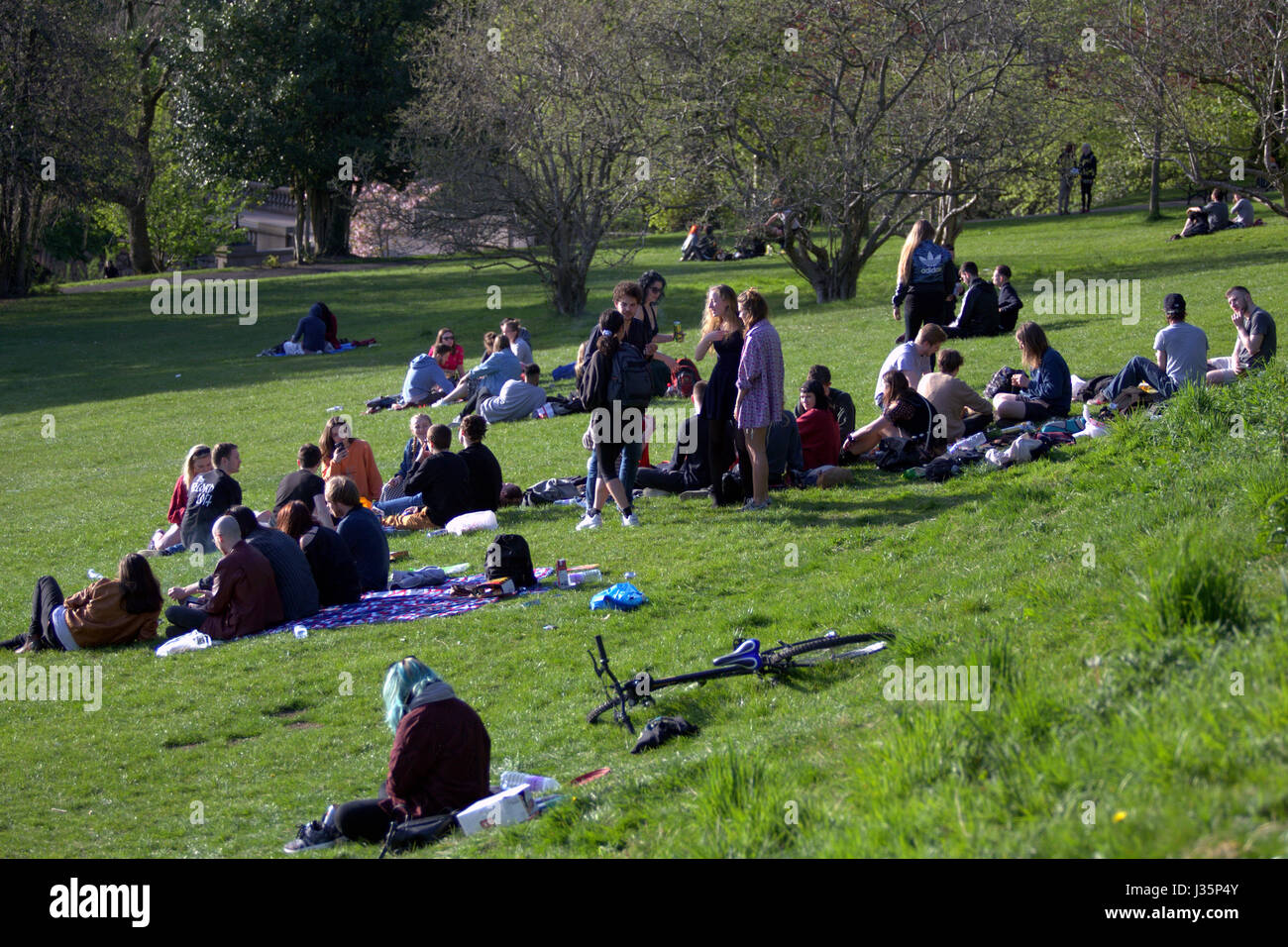 Glasgow, Scotland, 3rd May, Sunny weather returned to Scotland and ...