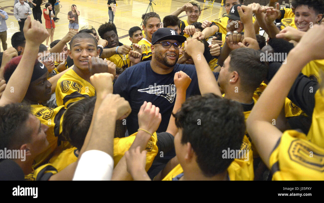 Usa. 3rd May, 2017. SPORTS -- Former Cibola football player and current ...