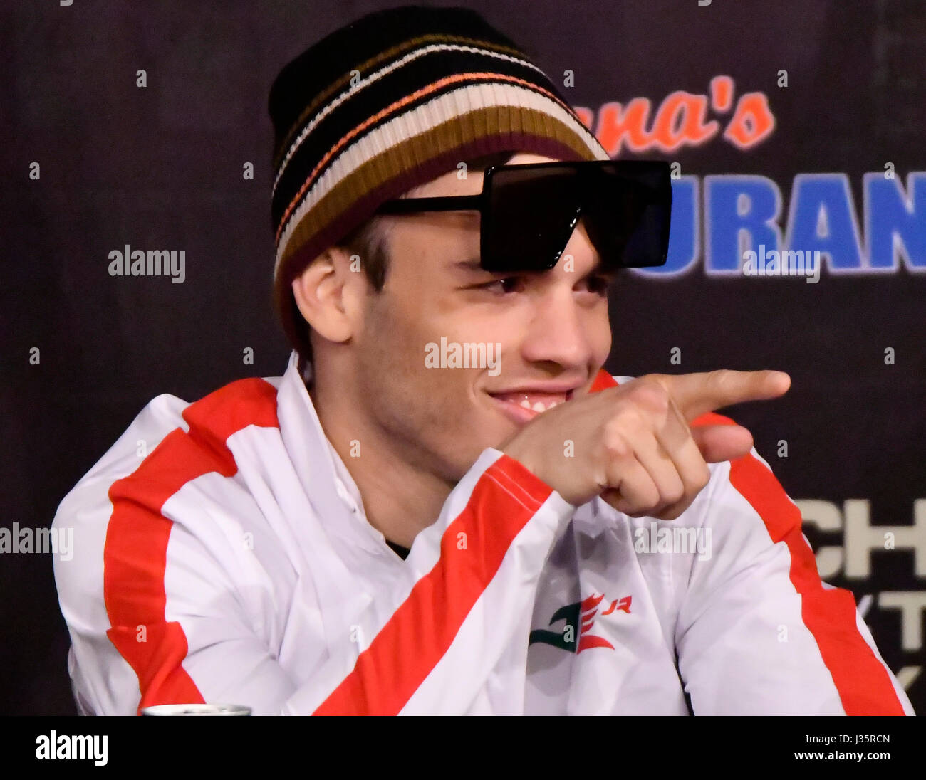 Canelo alvarez vs julio cesar chavez jr hi-res stock photography and ...