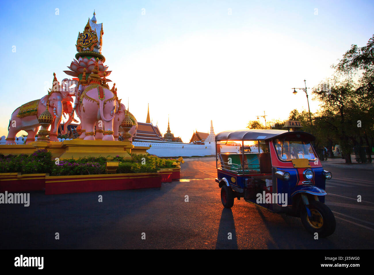 Elecphant hi-res stock photography and images - Alamy