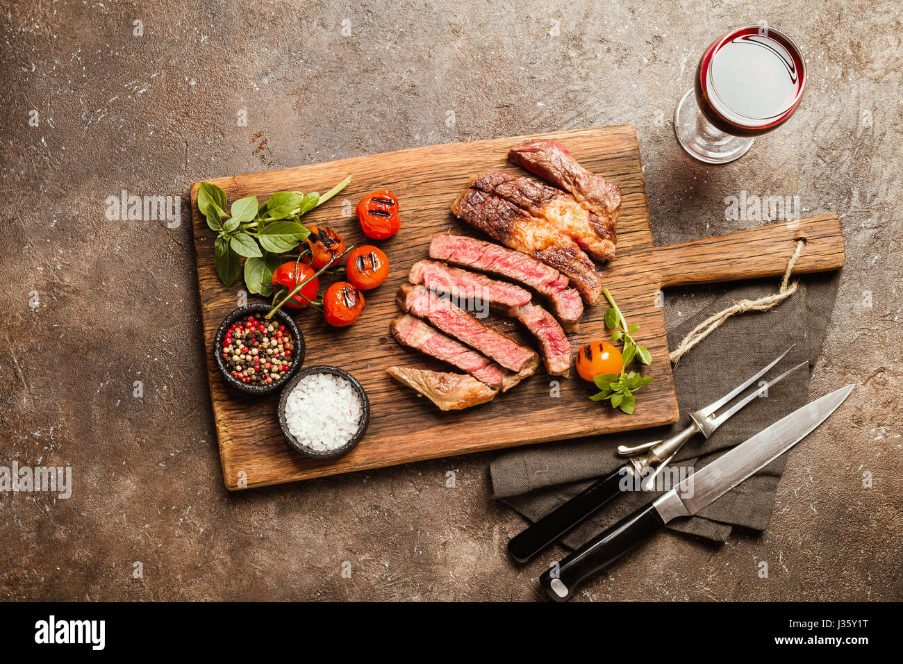 Medium rare beef steak Stock Photo - Alamy