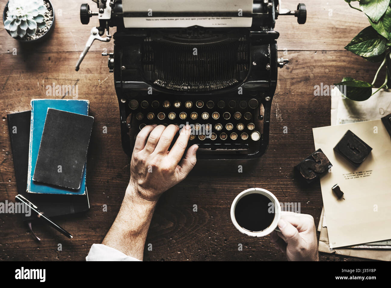 Old fashion typing machine hi-res stock photography and images - Alamy