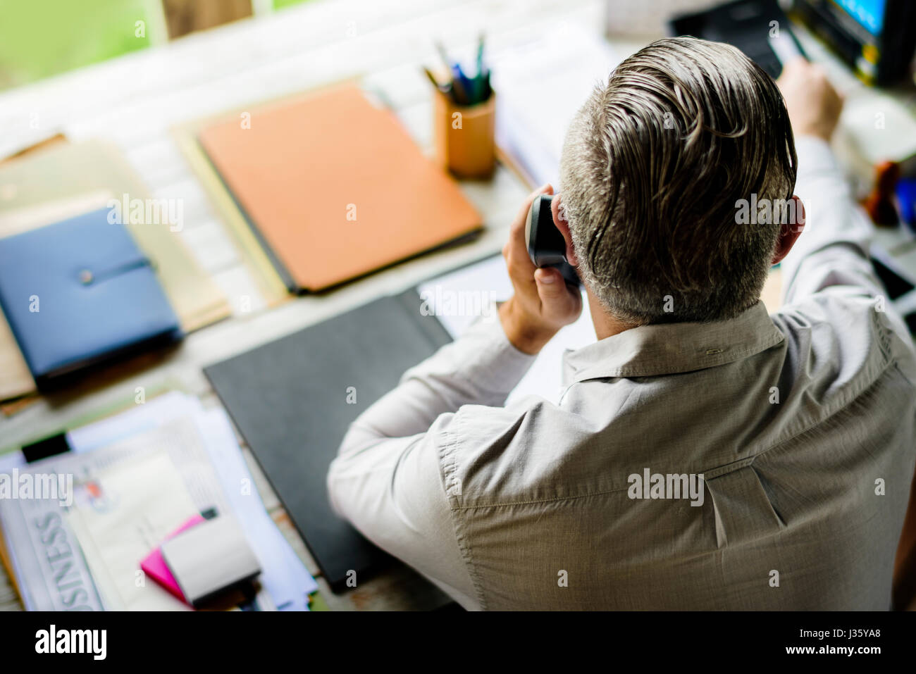 Answering phone call hi-res stock photography and images - Alamy