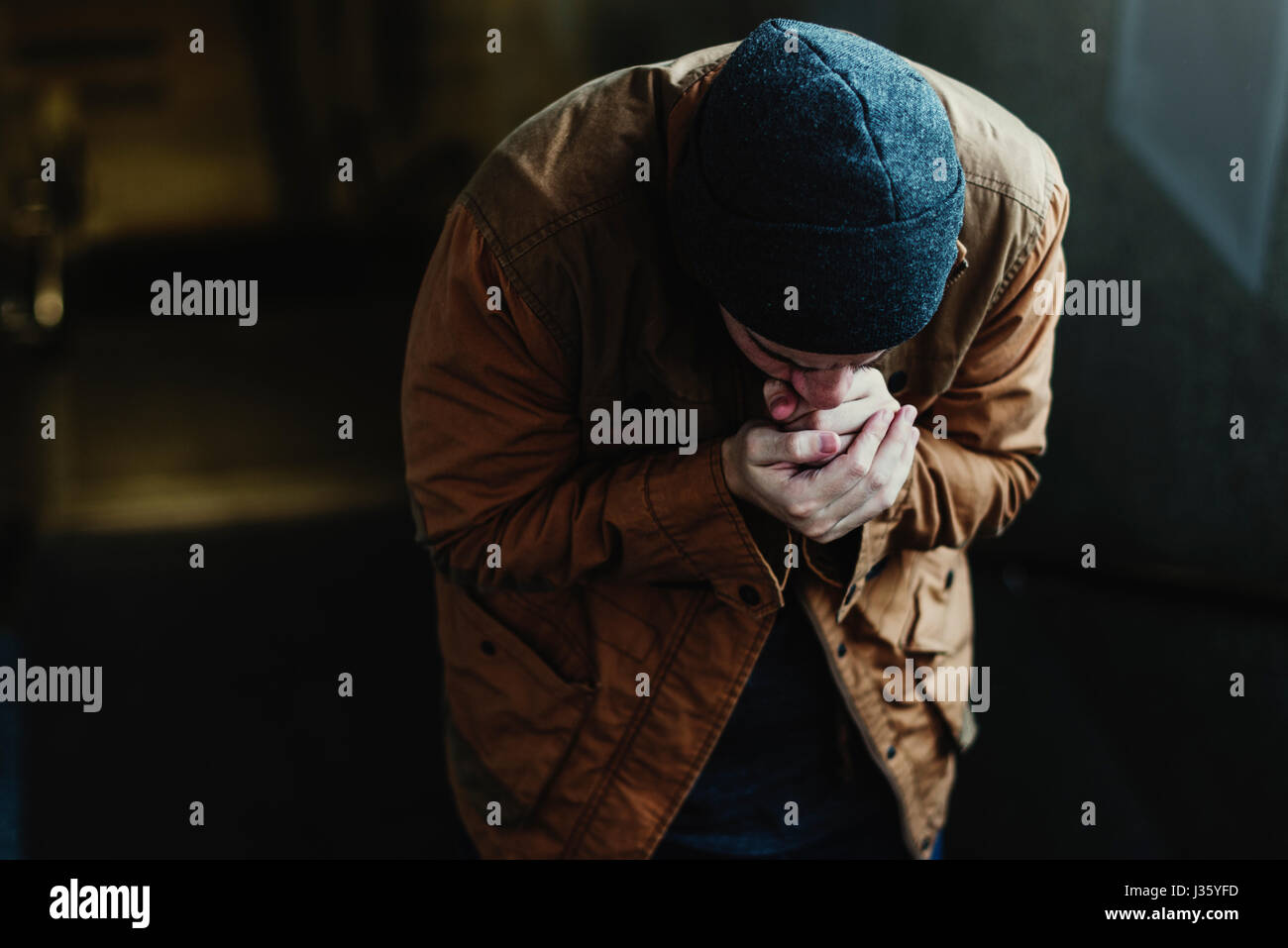 Homeless People Feeling Cold in Winter Stock Photo - Alamy