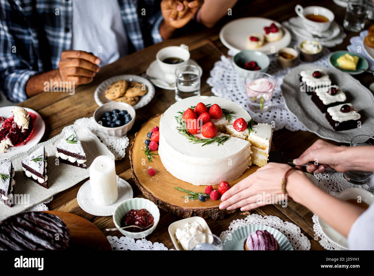 Eating cakes hi-res stock photography and images - Alamy
