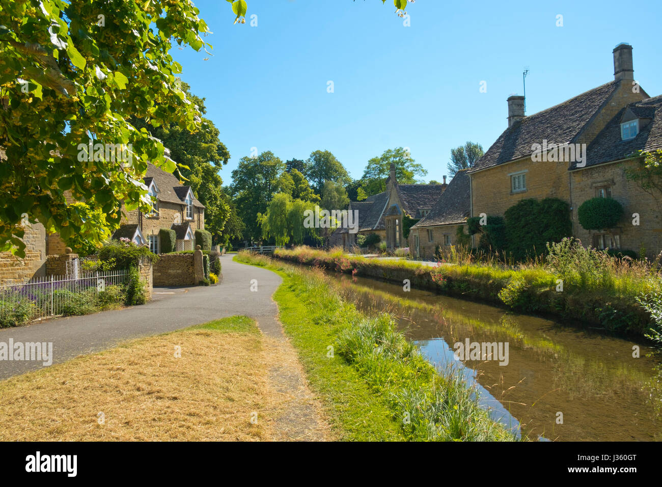 Summer sunshine in idyllic Lower Slaughter village in the Cotswolds ...