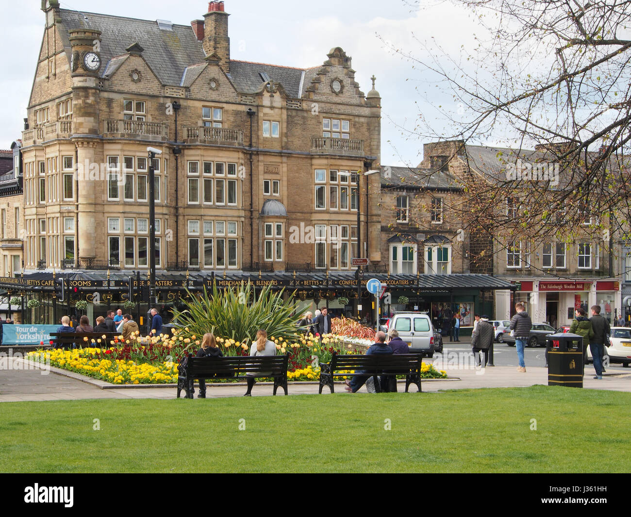 English town centre harrogate hi-res stock photography and images - Alamy