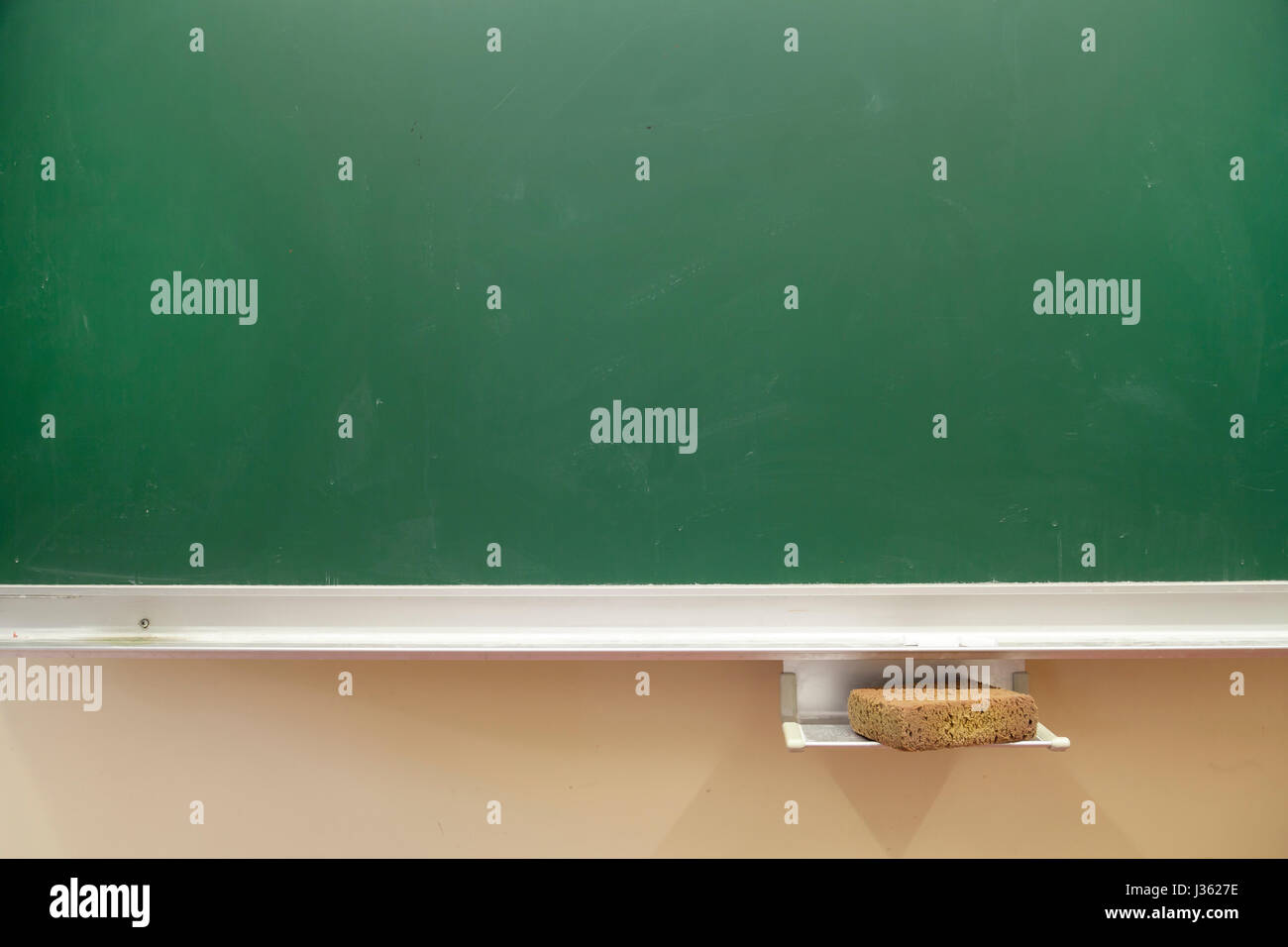 Blackboard sponge hi-res stock photography and images - Alamy