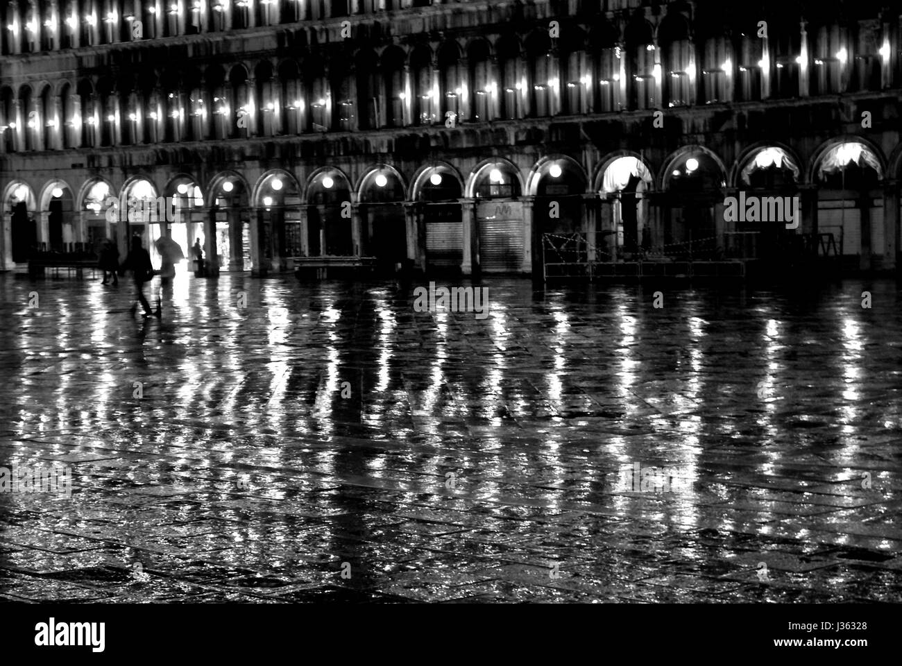 Night time rainy street wet hi-res stock photography and images - Alamy