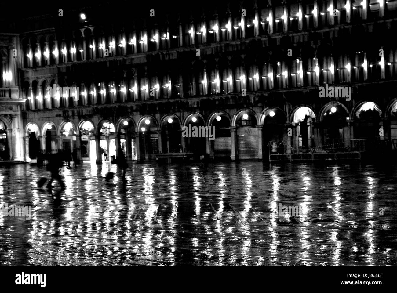 Night time rainy street wet hi-res stock photography and images - Alamy