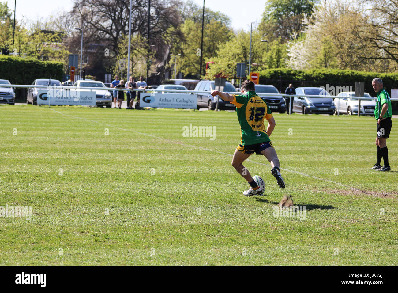 Rugby player kicking conversion hi-res stock photography and images - Alamy
