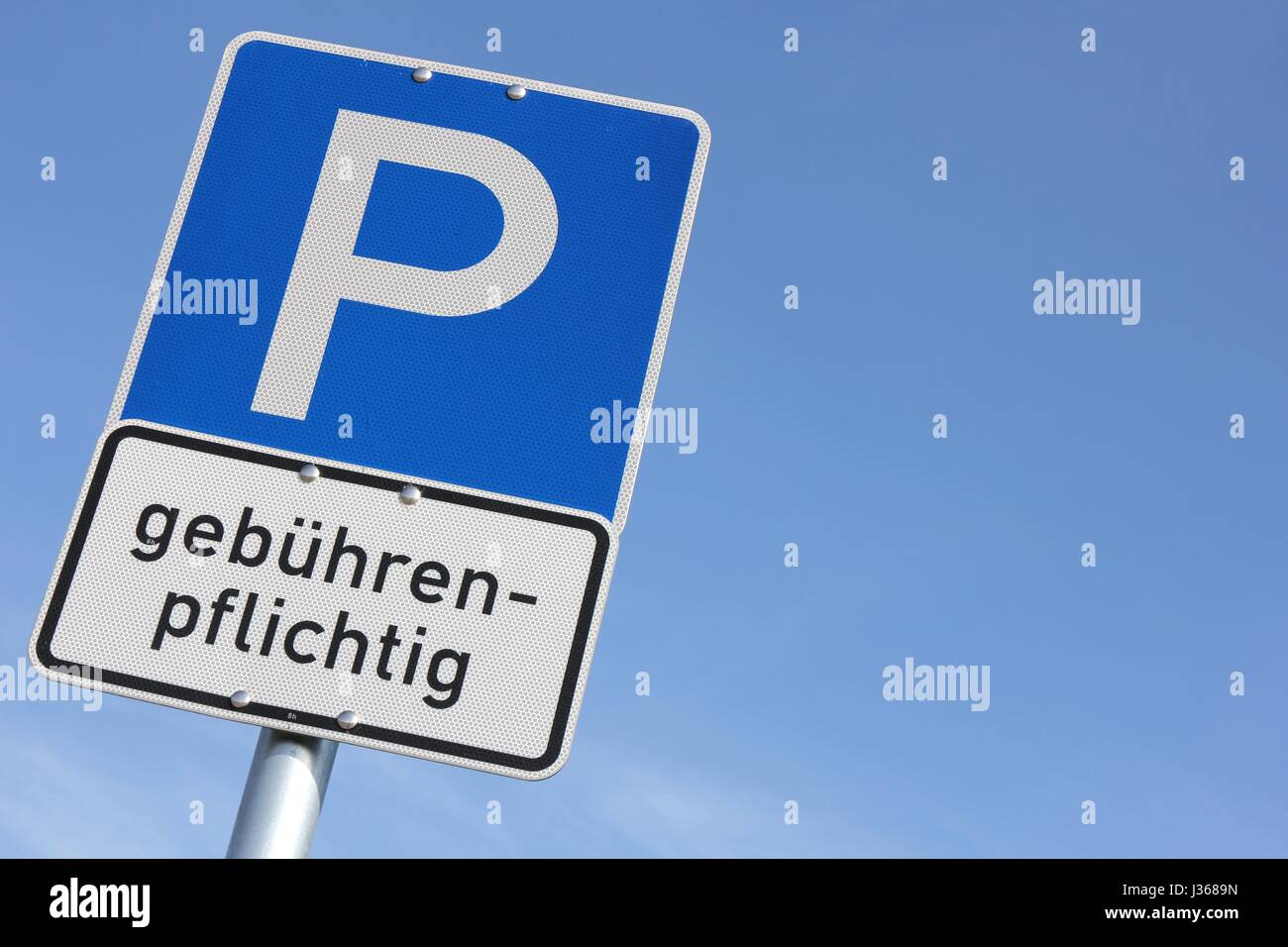 German blue parking sign hi-res stock photography and images - Alamy