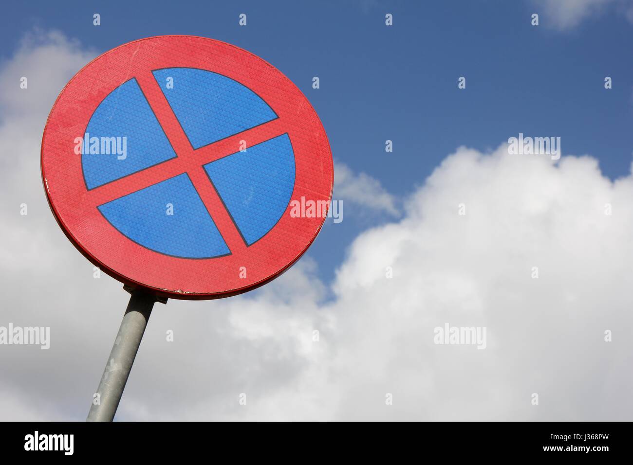 No stopping sign at school hi-res stock photography and images - Alamy
