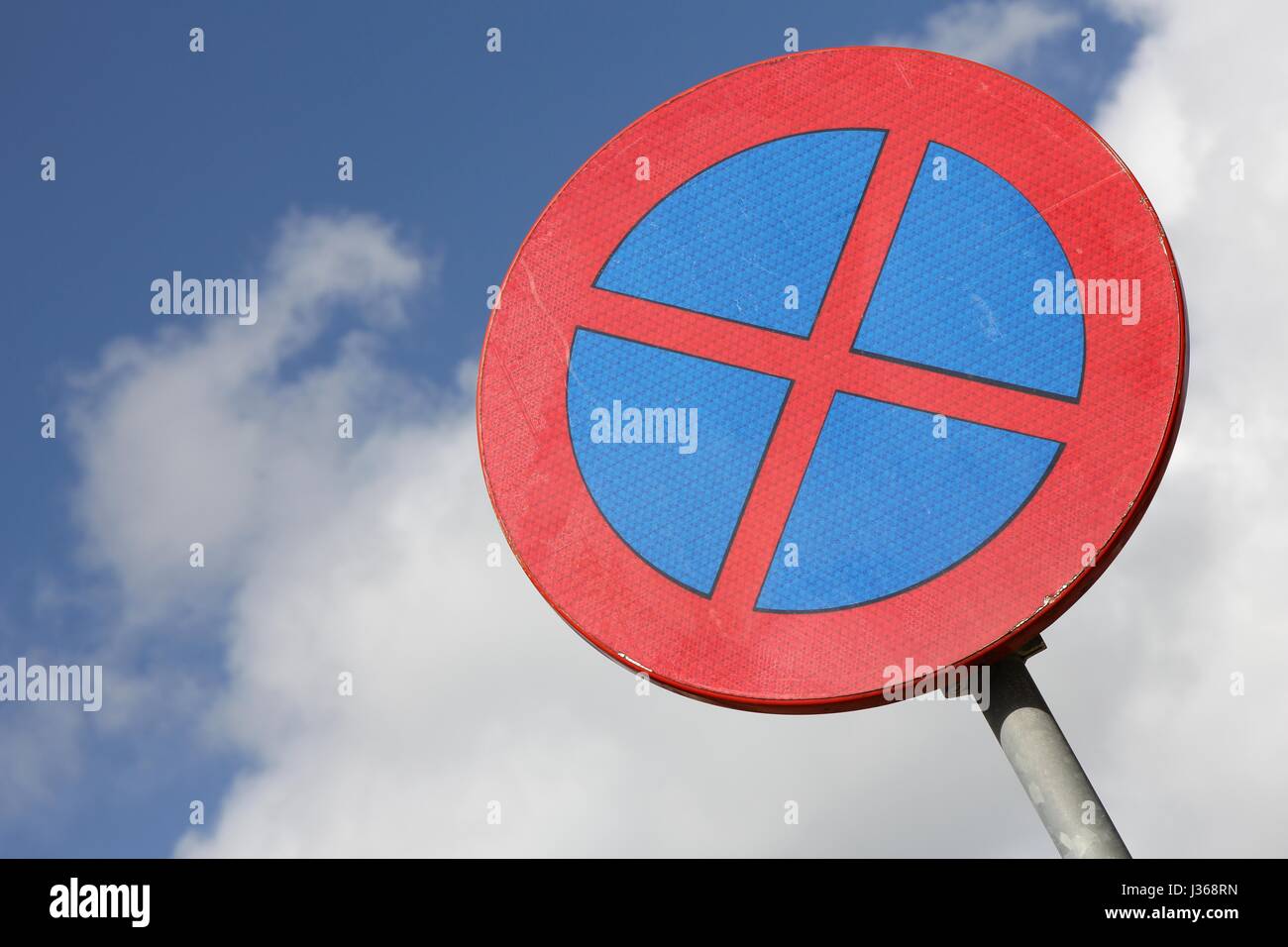 Dutch road sign: no stopping Stock Photo - Alamy