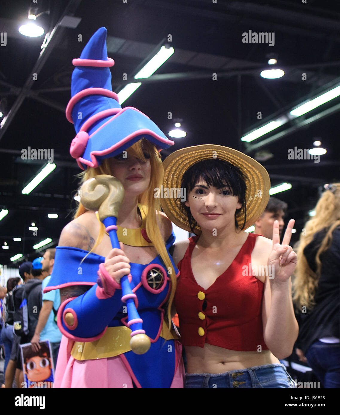 Wondercon attendees put on their best cosplay efforts as favorite pop ...